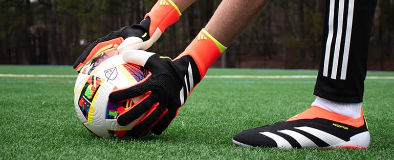 can you use football gloves for soccer