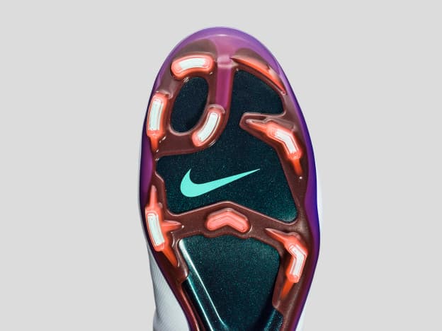 Nike unveils 2016 Women’s Cleat Pack